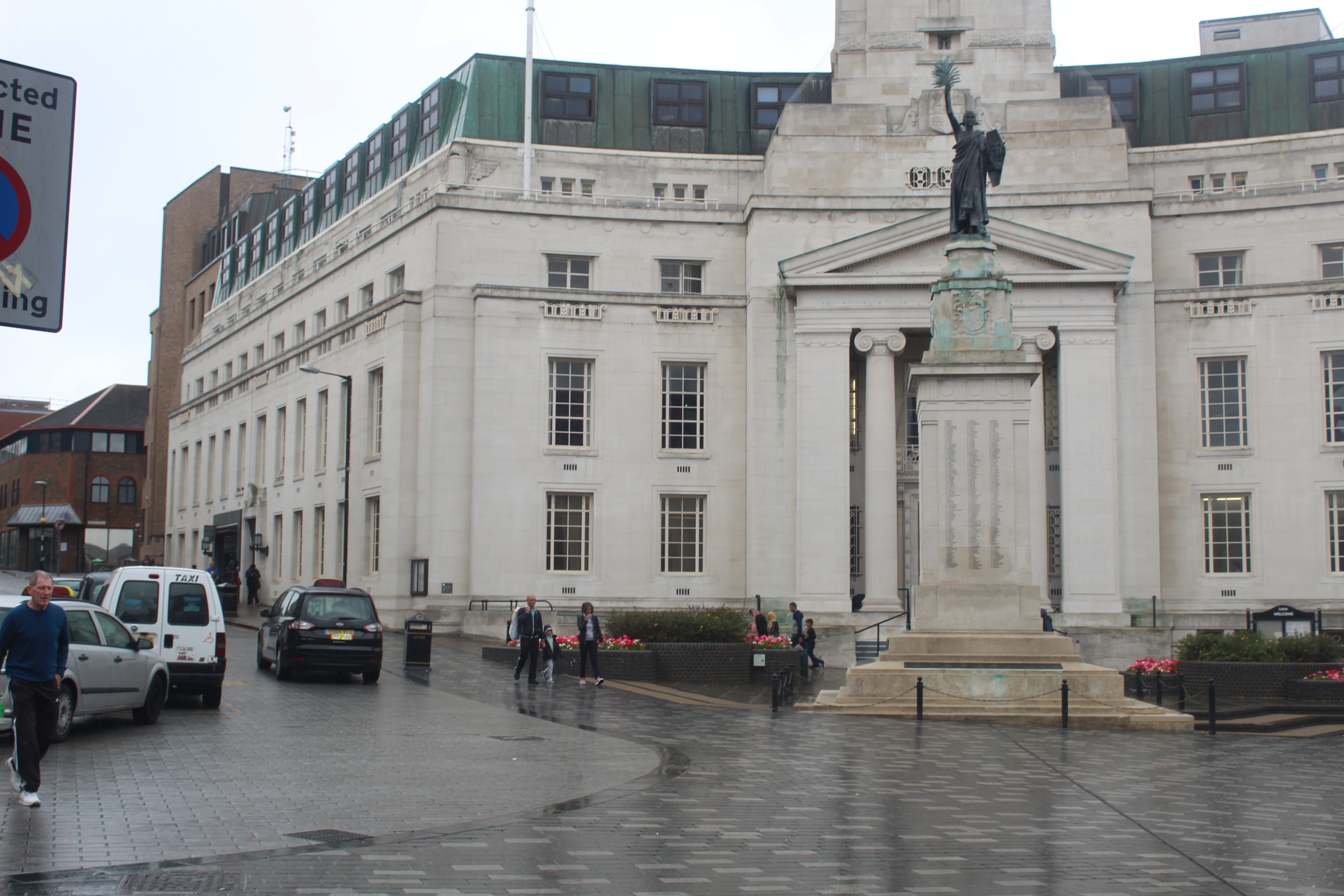 Luton - War Memorials Online